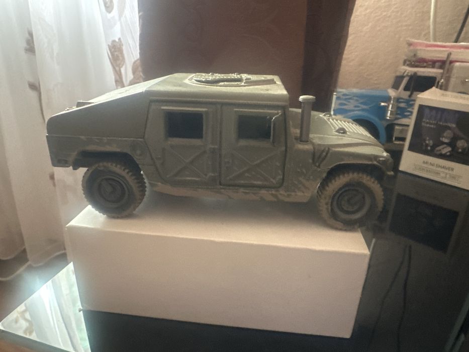 Macheta hummer scara 1/27 Laculete-Gara • OLX.ro