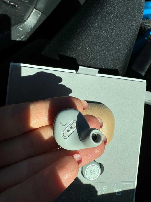 Bang & Olufsen Beoplay E8 2.0 гр. София Белите брези • OLX.bg