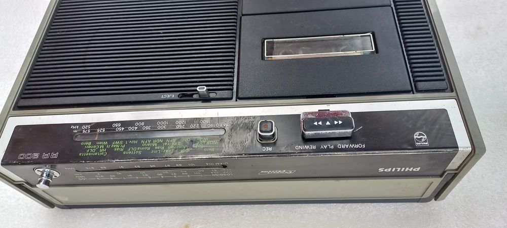 Radio Recorder Philips RR 200 casetofon profesional Pitesti • OLX.ro
