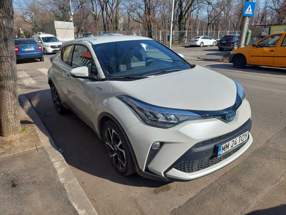 Toyota C-HR C-ULT Style 1.8 Hybrid E-CVT, 122 CP, Alb Perlat, an 2021 ...
