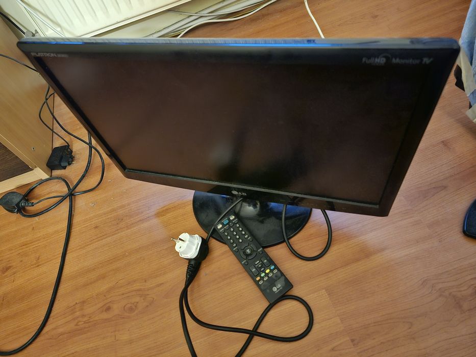 Televizor toshiba lcd 56 cm cu dvd si televizor monitor tv lg 56 cm ...