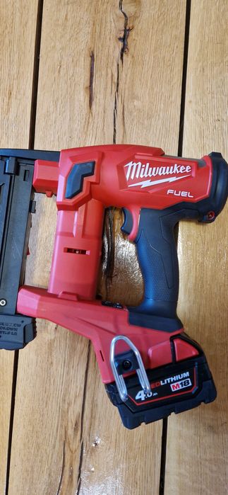 Milwaukee pistol de cuie pe acumulator Teregova • OLX.ro