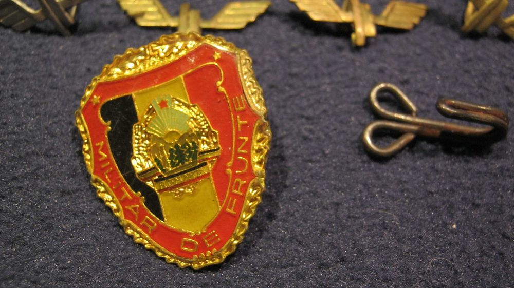 Insemne militare,CFR/Stema(cuc),copca/UM 01626 Aiud/1988-1989. Arad ...