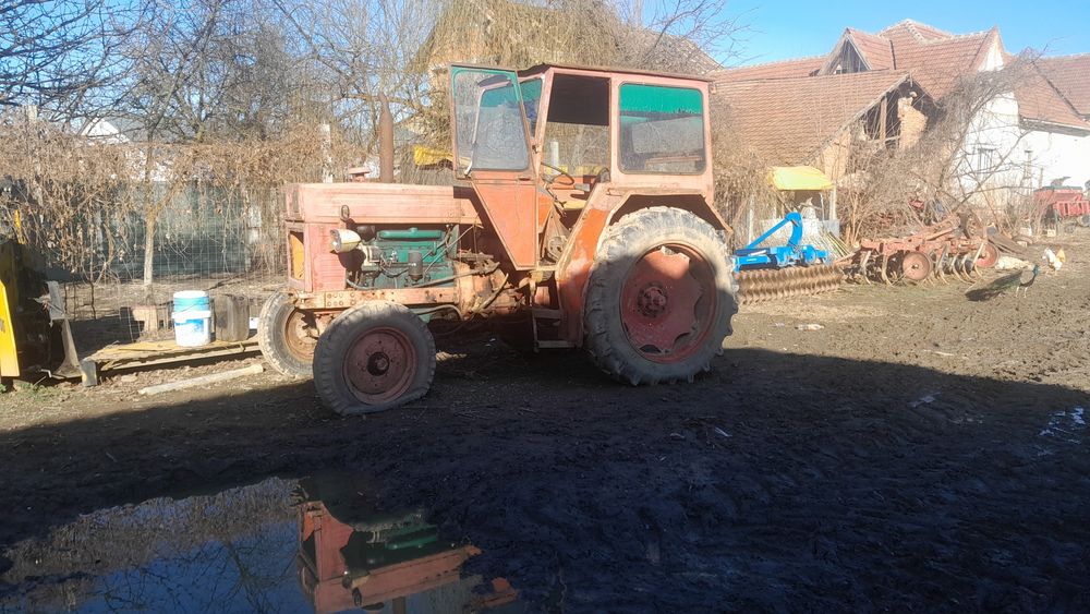 TRACTOR U650 de vanzare Costeiu • OLX.ro