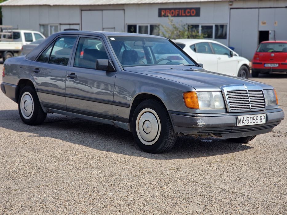 Mercedes W124 E300D motor 3.0 an 1987 diesel Craiova • OLX.ro