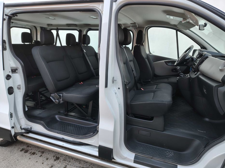 Renault Trafic 9 persoane Braila • OLX.ro