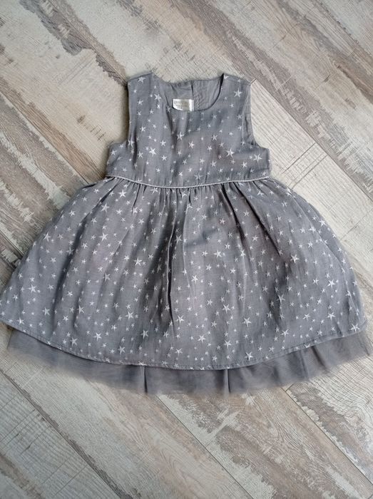 Рокля за рожден ден, сребриста рокля, рокля на звезди, hm рокля гр. Пловдив Център • OLX.bg