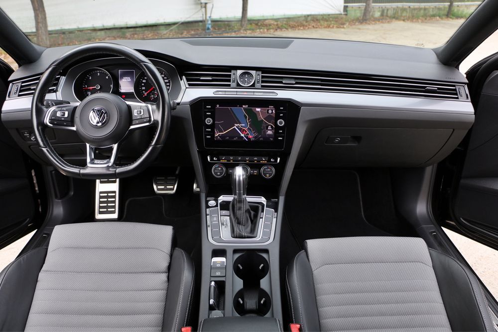 Volkswagen Passat B8 R-Line Facelift 2019 Pitesti • OLX.ro
