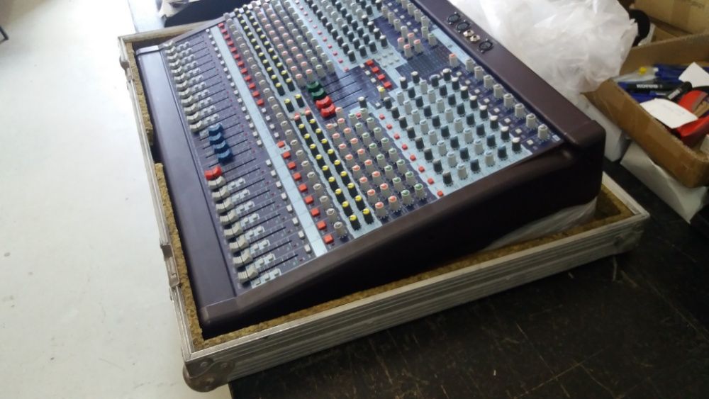 Mixer Midas Venice 240 + case ( Dynacord, Yamaha ) Cluj-Napoca • OLX.ro
