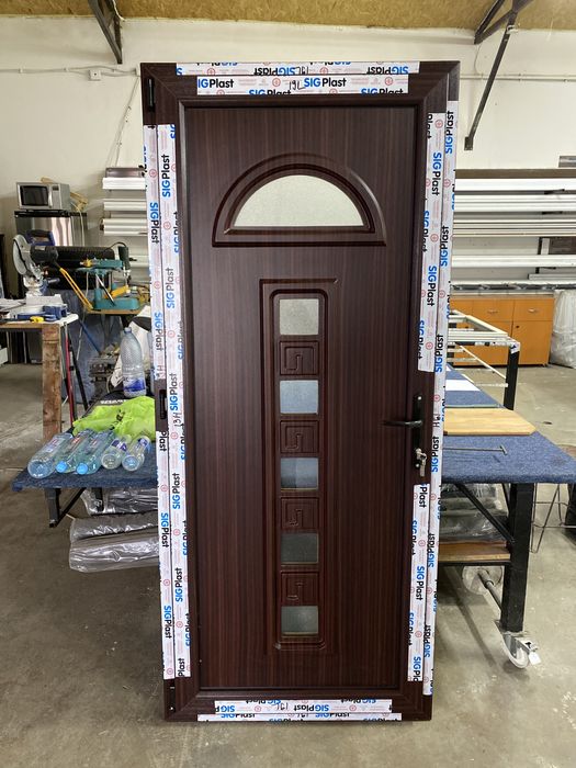 Usa intrare tamplarie PVC Mahon Cisnadie • OLX.ro