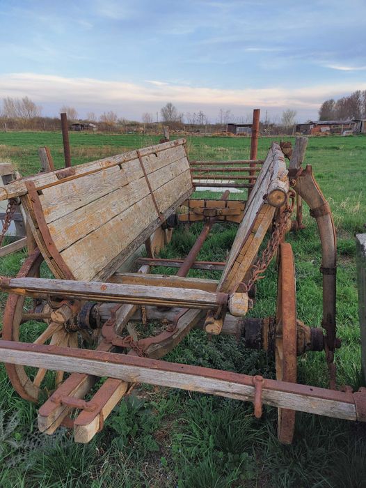 Carute vechi cu roti de lemn Sannicolau Mare • OLX.ro