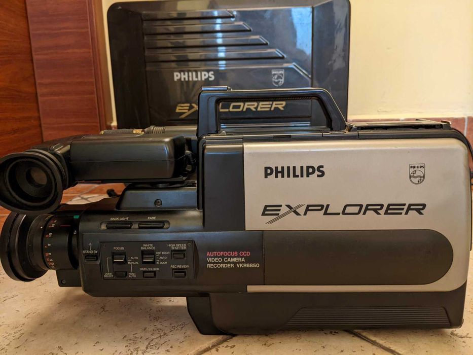 Philips Vintage VHS Camcorder Model VKR 6850/01 In Original Case гр ...