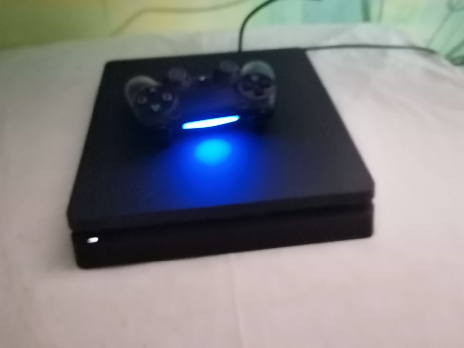 Ps 4 slim foarte bun Bechinesti • OLX.ro