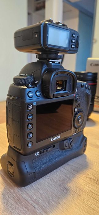 Canon 5d mk IV si grip origine ireprosabile 50k cu Obiective telefoto ...