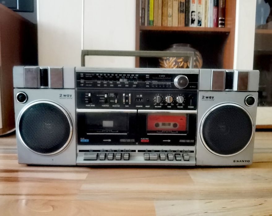 Radio casetofon Sanyo Boombox retro vintage de colecție anii 80 Cluj-Napoca • OLX.ro