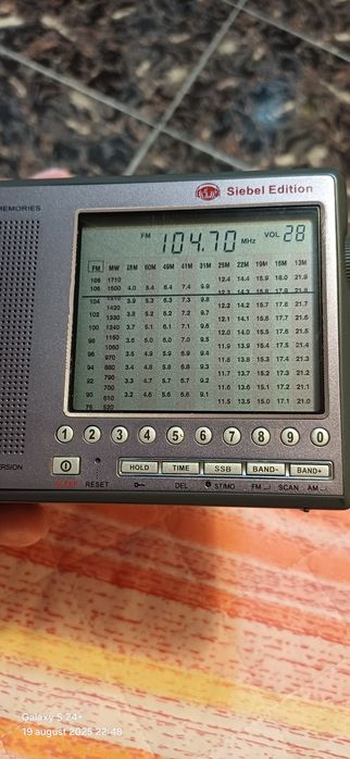 Radio World Receiver DE1103 Ramnicu Sarat • OLX.ro