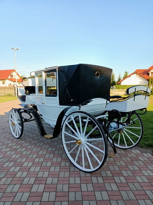 Trasura glasslandauer,caleasca de gala Sighisoara • OLX.ro