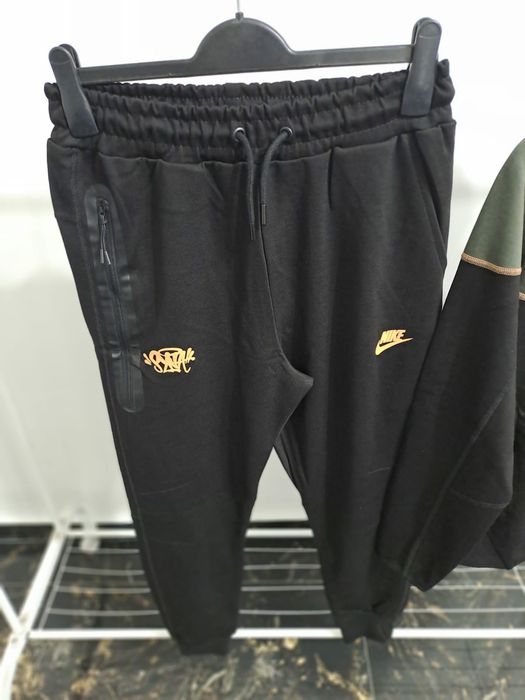 Trening Nike Tech Syna Bucuresti Sectorul 6 • OLX.ro