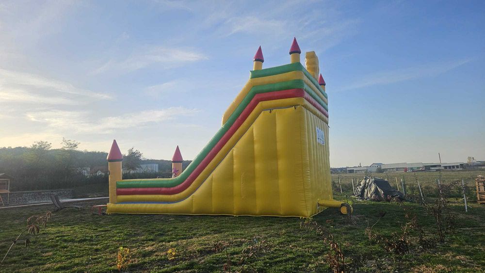 Inchiriem tobogan ( topogan ) gonflabil mare Miki si Minie Zalau • OLX.ro