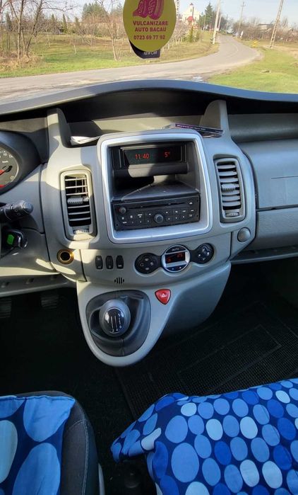 Închiriez microbuz Renault Trafic 8+1 Oradea • OLX.ro