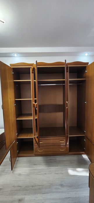 Set mobilier dormitor- elegant, clasic si foarte rezistent Campina • OLX.ro