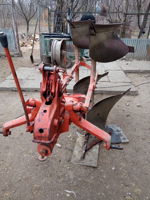 Plug tractor Huard Odobesti • OLX.ro