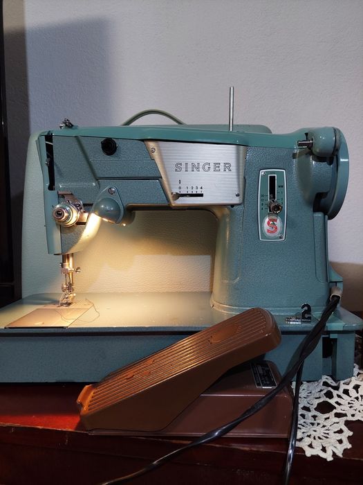 Masina de cusut SINGER 327k și radio PHILIPHS vintage. Aldeni • OLX.ro