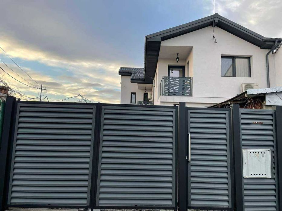 Garduri si porti din panou stil jaluzea de diferite modele la comanda ...