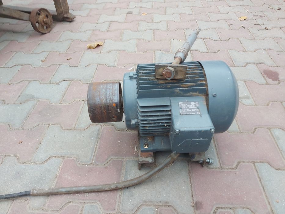 Circular abric taietor motor 5 kw Puiestii de Jos • OLX.ro