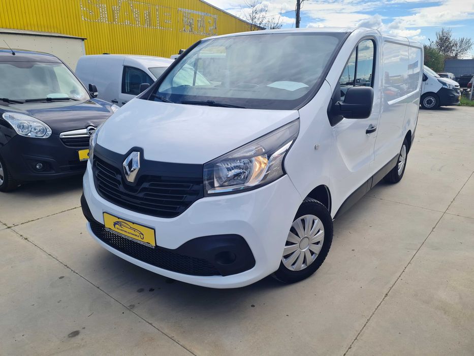 RENAULT TRAFIC 155000 km 125 C.P. an 2018 cash sau rate fixe Arad • OLX.ro