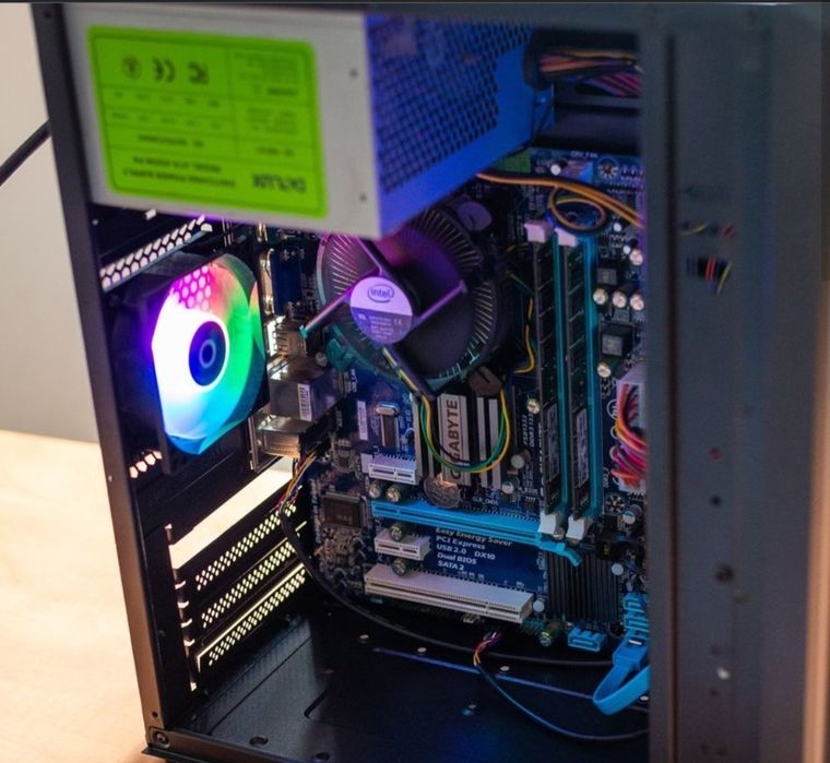 Pc gaming aqirys Puiesti • OLX.ro