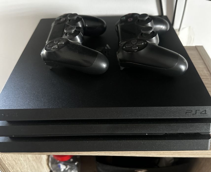 Ps4 pro cu 2 controllere si multe jocuri Valea Adanca • OLX.ro