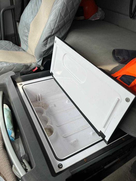 Vand Cap Tractor Renault T, Plus Doua Semiremorci!!! Lilieci • OLX.ro