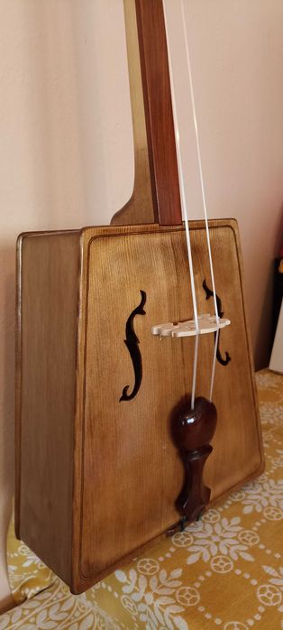 Instrument traditional mongol,Morin Khuur Baia Sprie • OLX.ro