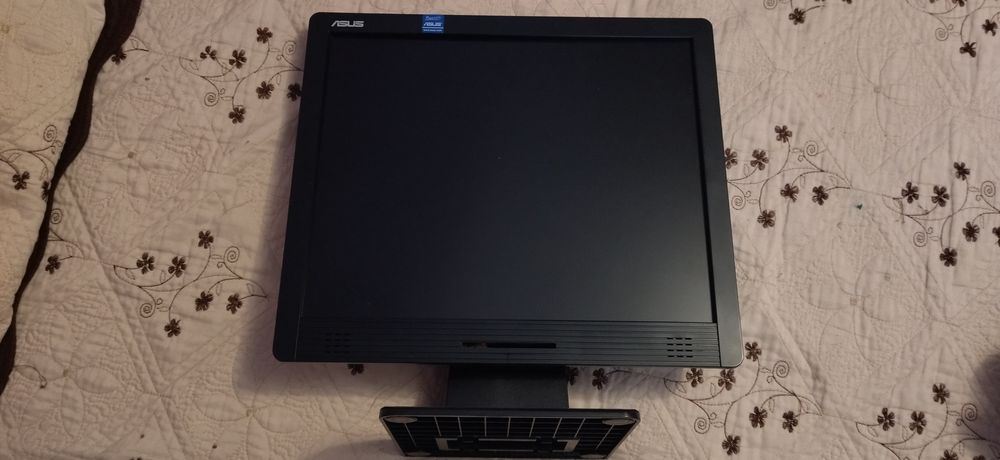 Monitor LCD 17 Inch Sarbi • OLX.ro