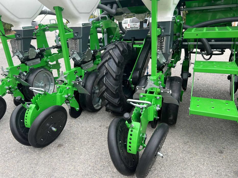 Semanatoare porumb / plante prasitoare Botoroaga • OLX.ro