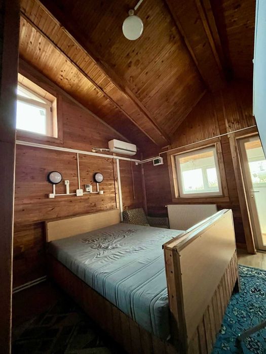 Casa 5 camere,S+P+E -Movilita -zona linistita langa lac,40km Bucuresti ...