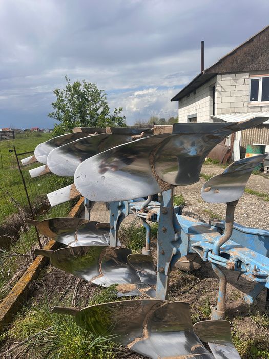 Plug reversibil lemken 110, 3 trupite Fratautii Noi • OLX.ro