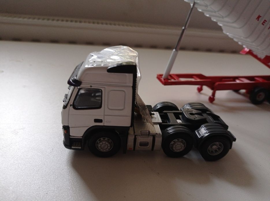 Macheta scara 1:50 cap tractor Volvo Bucuresti Sectorul 1 • OLX.ro