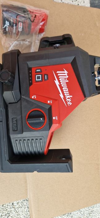 Milwaukee nivela 3d pe acumulatori Maureni • OLX.ro