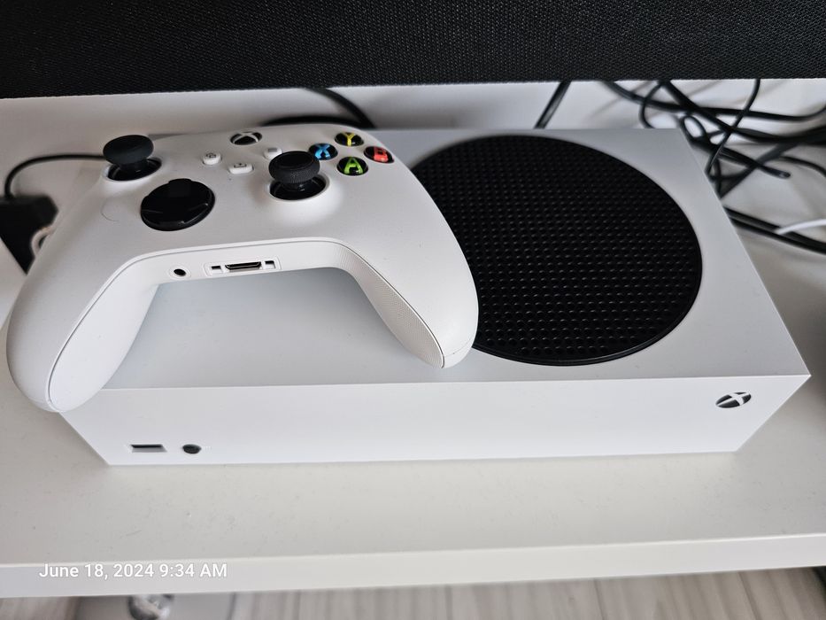 XBOX Series S + Red Dead Redemption 2 + FC25 + FH4 Mosnita Veche • OLX.ro