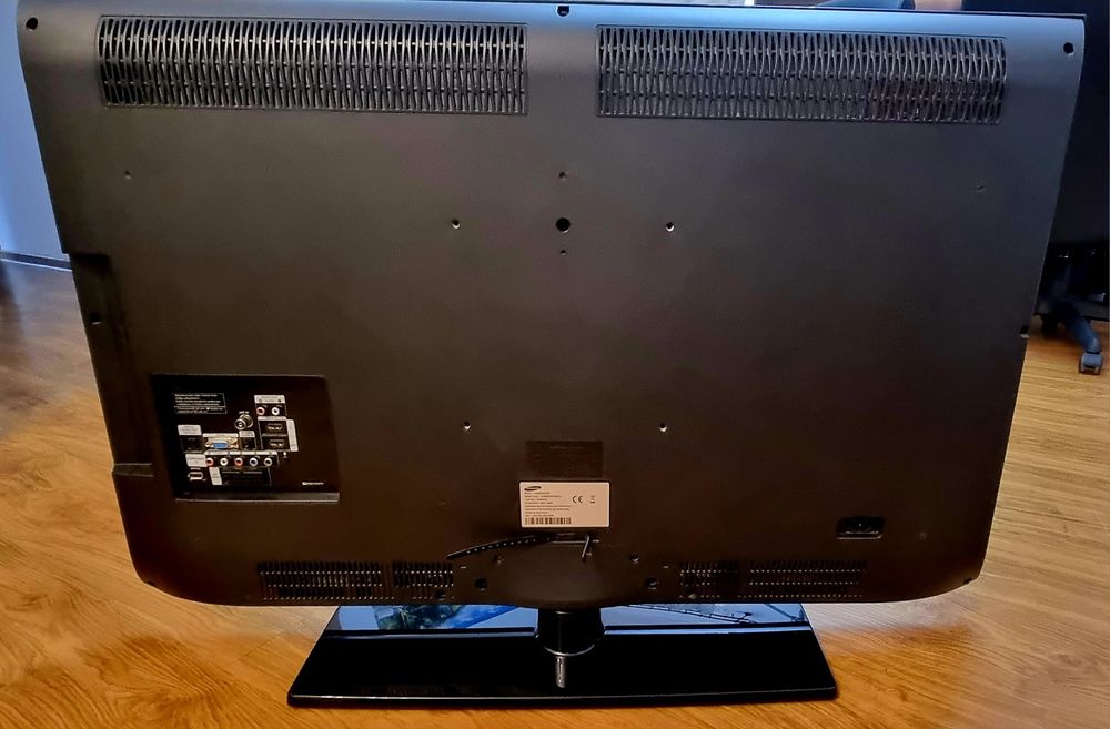 LCD TV Samsung 40" (102 CM) LE40B530P7W DVB-C DVB-T Harman • OLX.ro