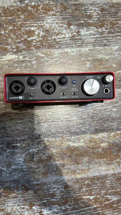 Focusrite Scarlett 2i2 (2nd Gen) – Interfață audio USB profesională ...