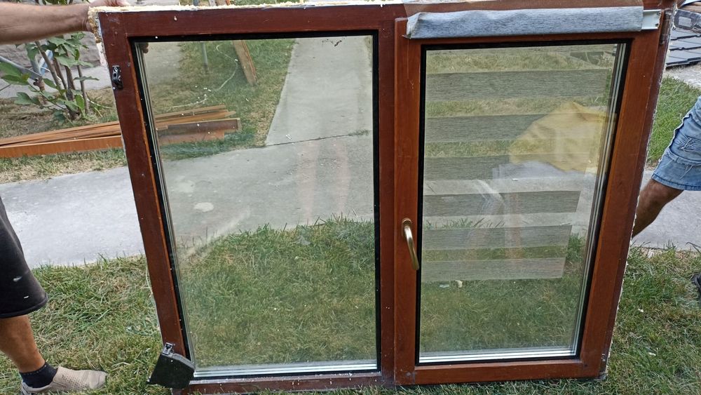 Vând i ferestre din lemn geam termopan diferite dimensiuni Craiova • OLX.ro