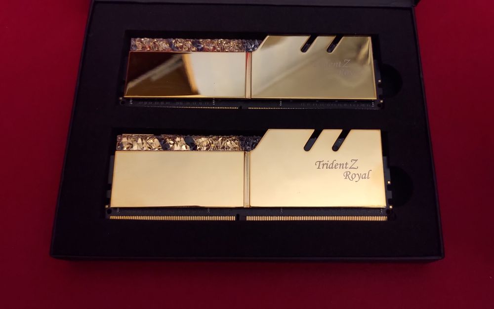 RAM: 32GB (2x16GB) G.Skill Trident Z Royal Gold RGB, DDR4-3200 CL16 гр ...
