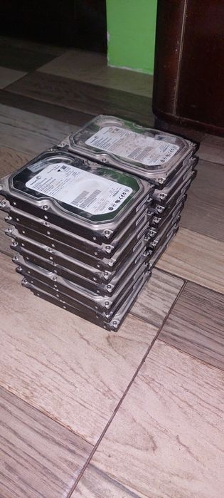 Vand lot 20 hdd 80 gb + 1 hdd cu mufa sata rupta Oravita • OLX.ro