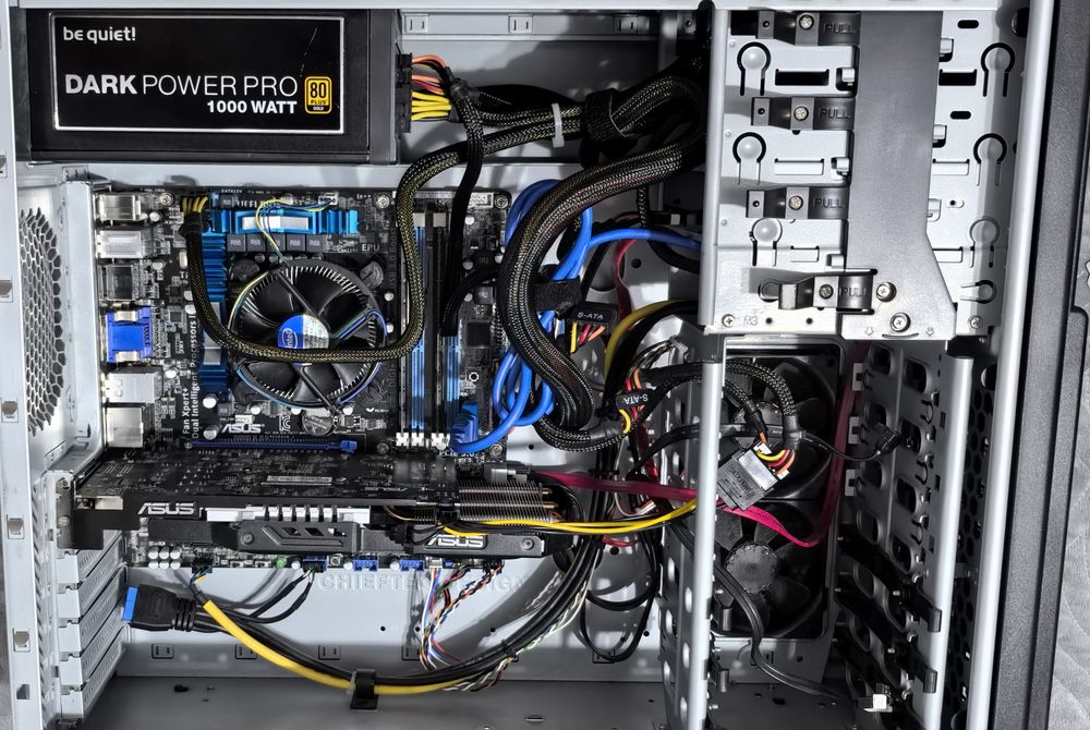 Pc desktop calculator gaming i7 16gb ssd HDD 4tb GTX sursa 1000w ...