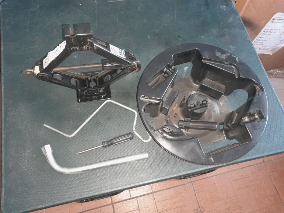 Set cric Cheie Roti kit pana Dacia Logan Sandero Doker Renault Clio ...