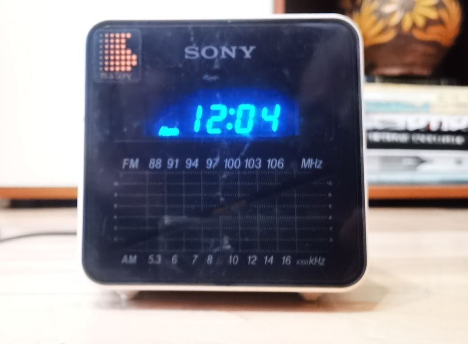 Radio cu ceas Sony Digicube ICF-C10W retro vintage de colecție anii 80 ...