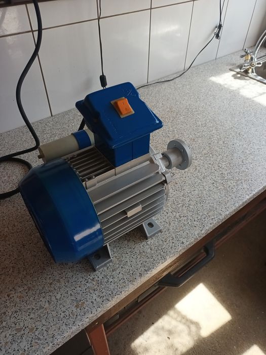Motor electric 1,1kw nou Saliste • OLX.ro